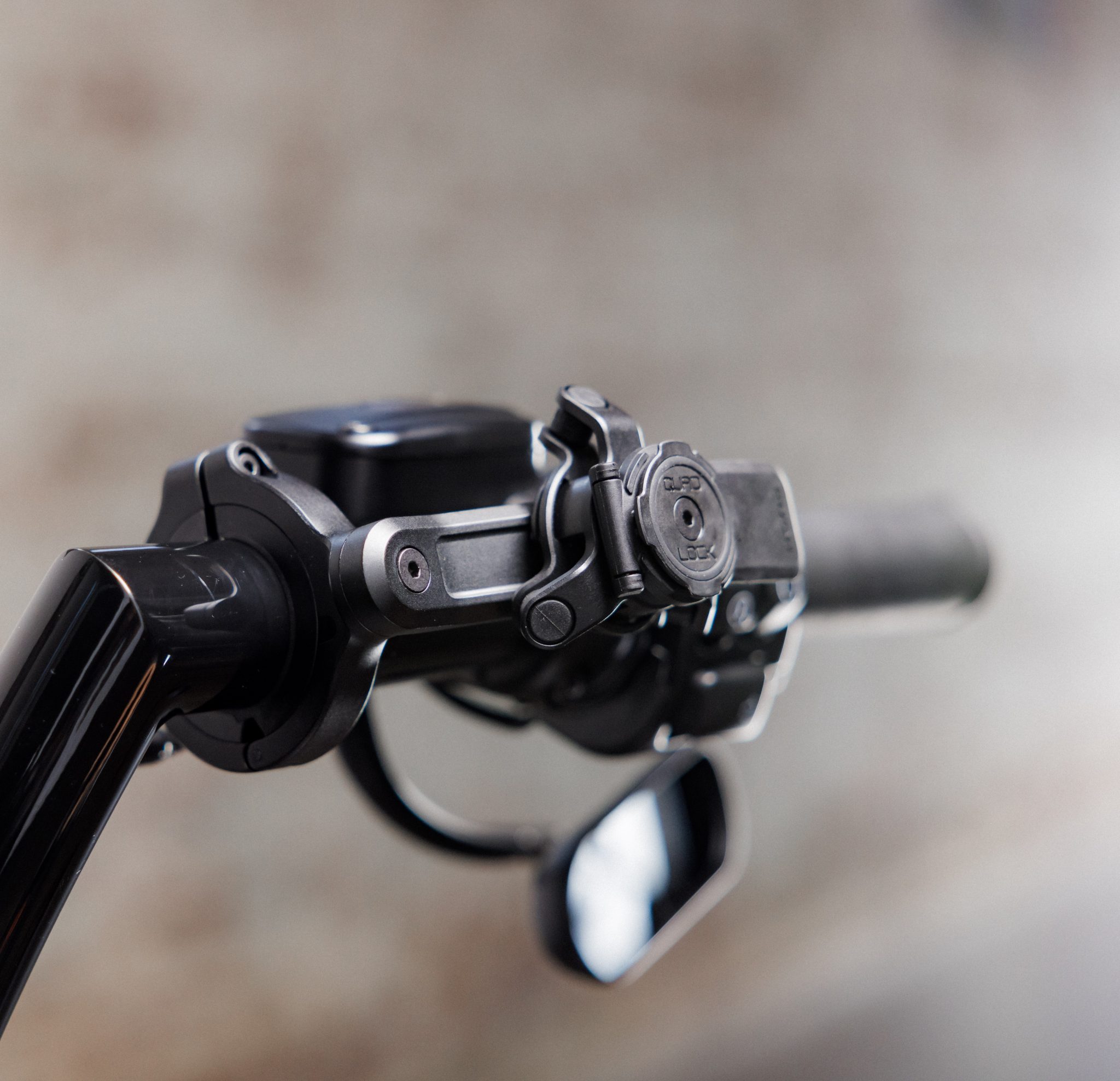 QUAD LOCK Motorcycle Handlebar Mount PRO – Large - CLS Garage 香港及澳門代理商